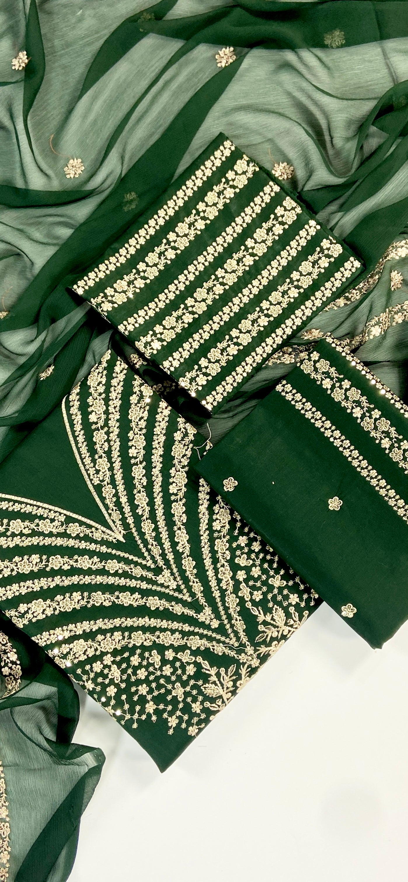 Jazmin Luxury Embroidered Lawn 3PC – DawoodDesigner